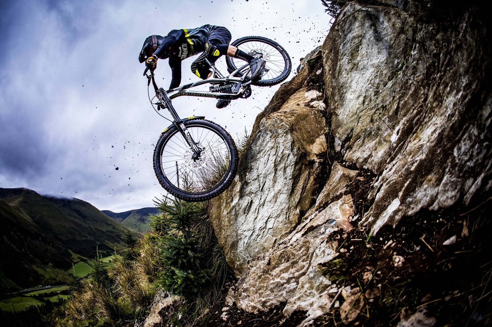 Craig Evans conquista el Red Bull Hard Line más duro. - MTBYMAS