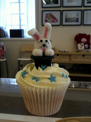 Clyde's Cupcake Magic: Magic Themed Bunny Birthday Cupcakes Cake