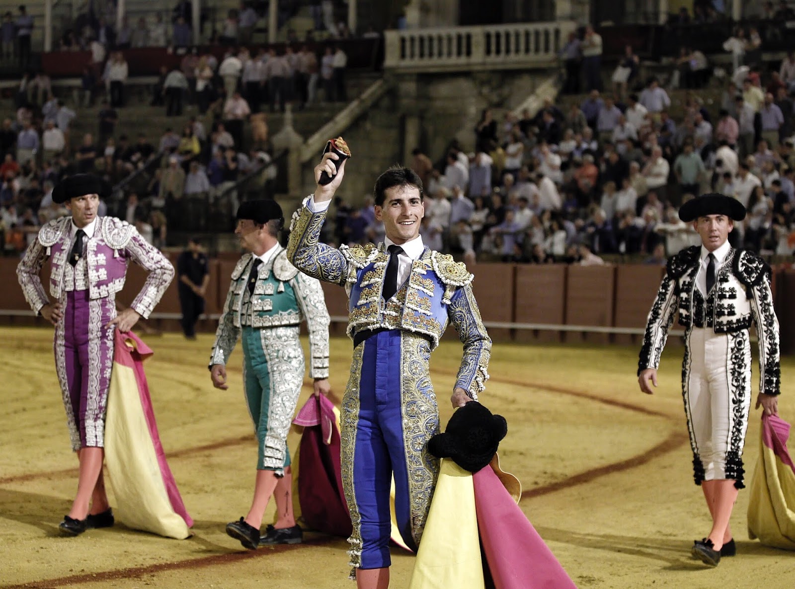 Gelán Noticias: TOROS.- El novillero Daniel García Navarreta recibió el ...