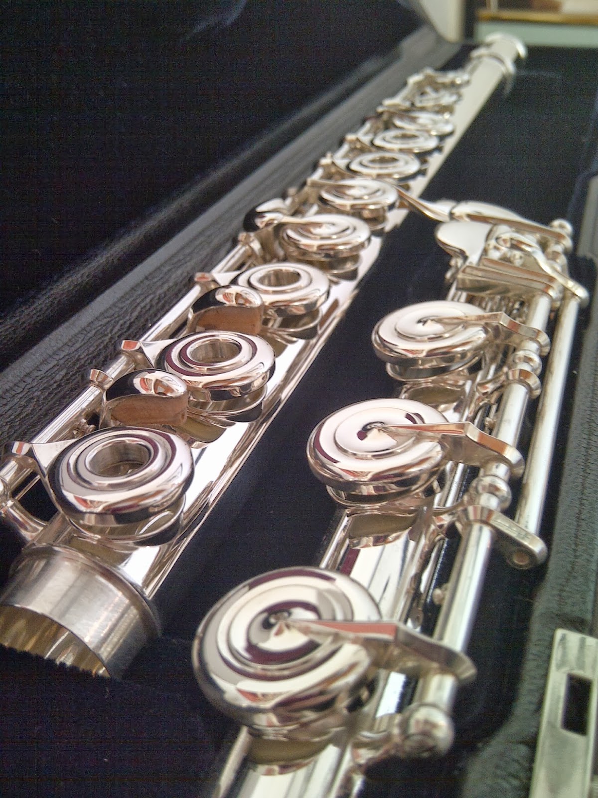 Flute Builder : Zinki: Powell’s Tone Hole Extrusion Process