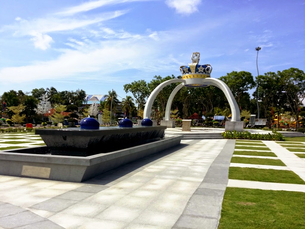 MPV LANDSKAP DAN NURSERI: SEBUAH TAMAN CANTIK DI TEPI LAUT BANDAR PONTIAN