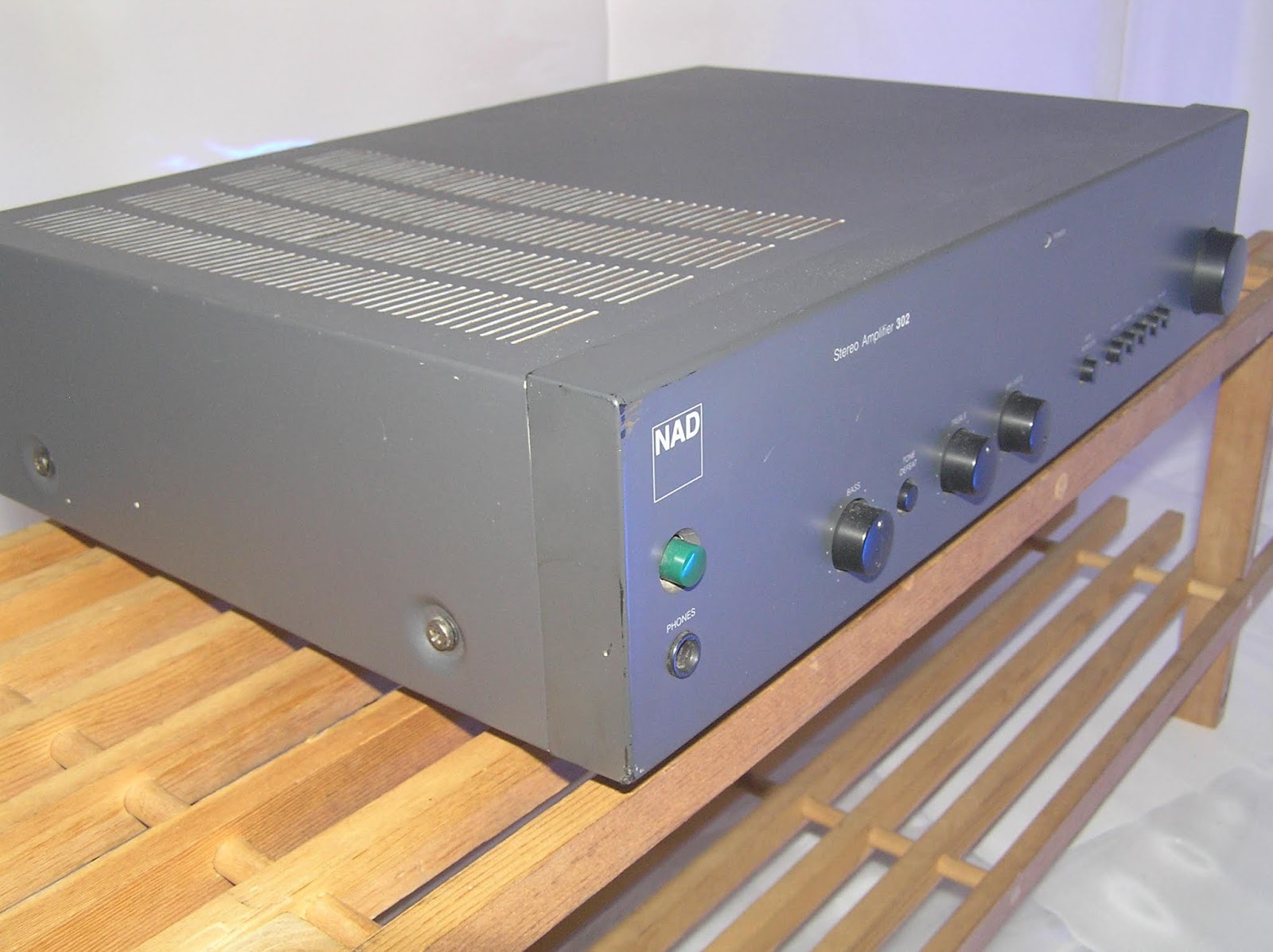 Cad Audio: NAD 302 Integrated Stereo Amplifier
