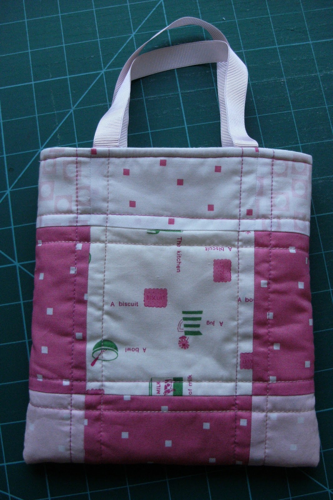 bluepatch quilter: Tute - A Tiny Tote for a Tiny Tot