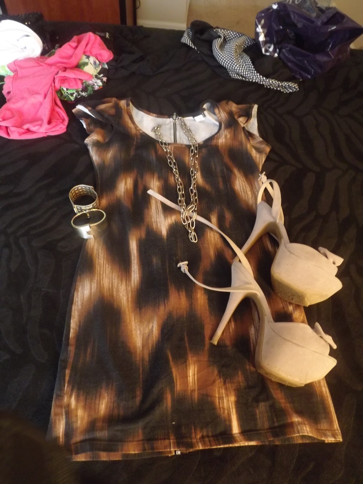 Young& Fab! - Glam Bombshell