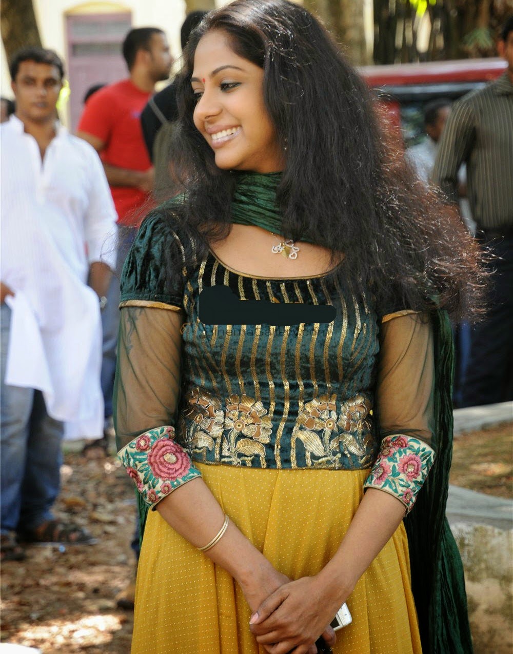 Malayalam Actress Poornima Indrajith Rare Photo Collection - Videospot