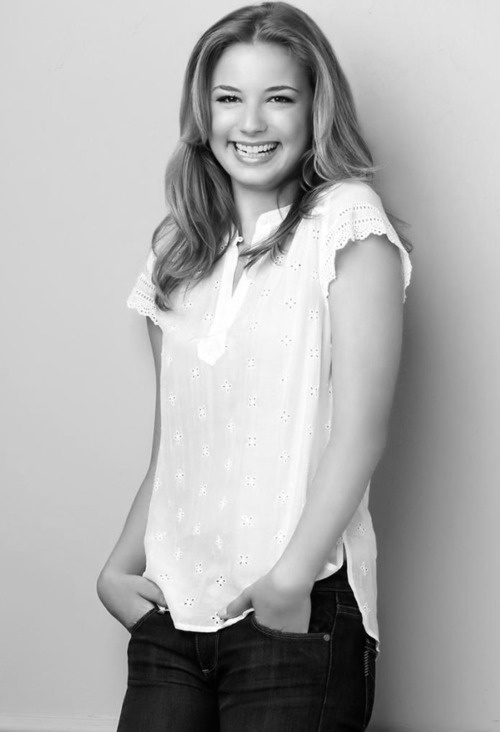 BB CUTE WORLD: Emily VanCamp (Canada)