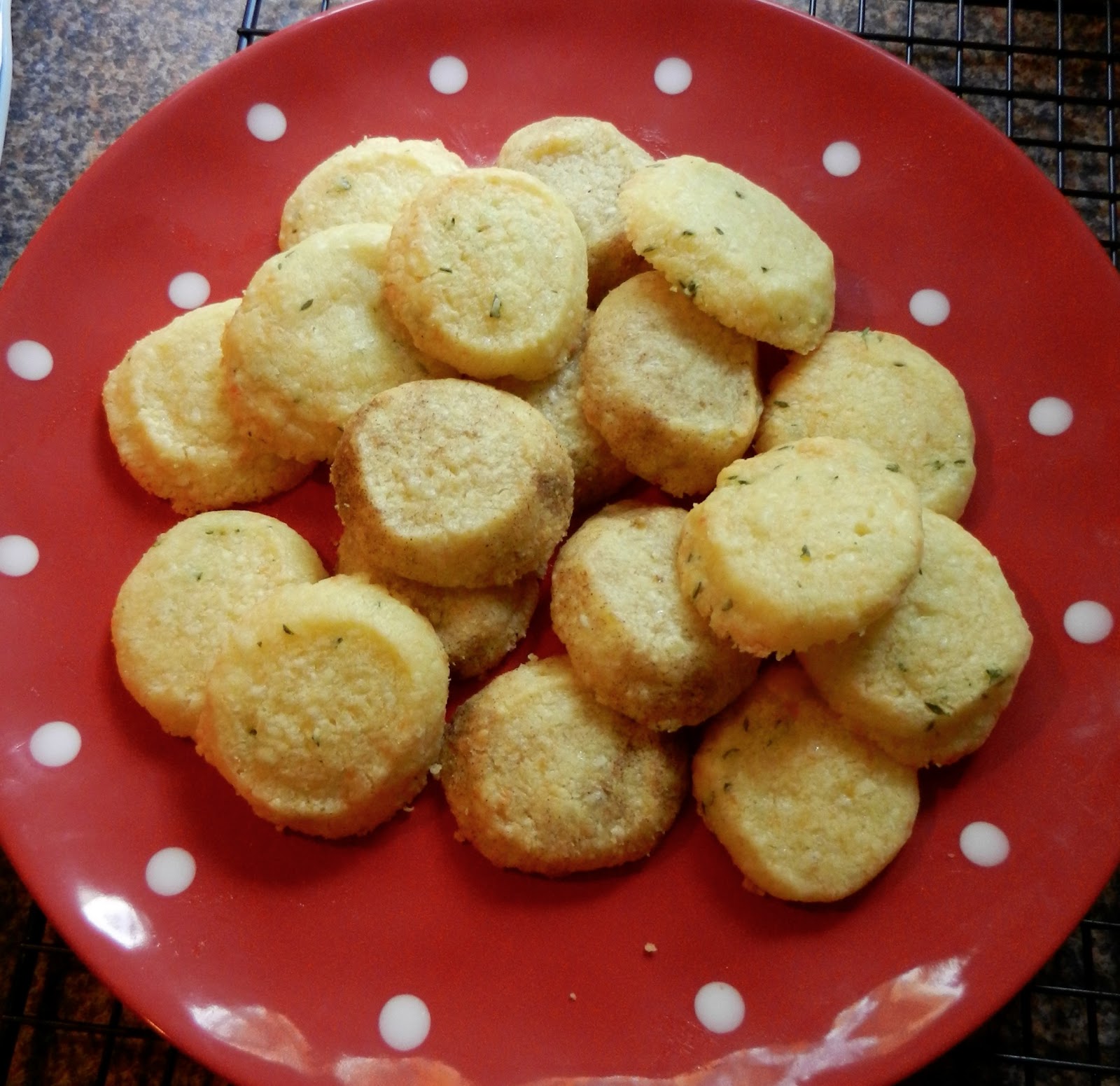 Bec I am.: Savoury Cheese Biscuits