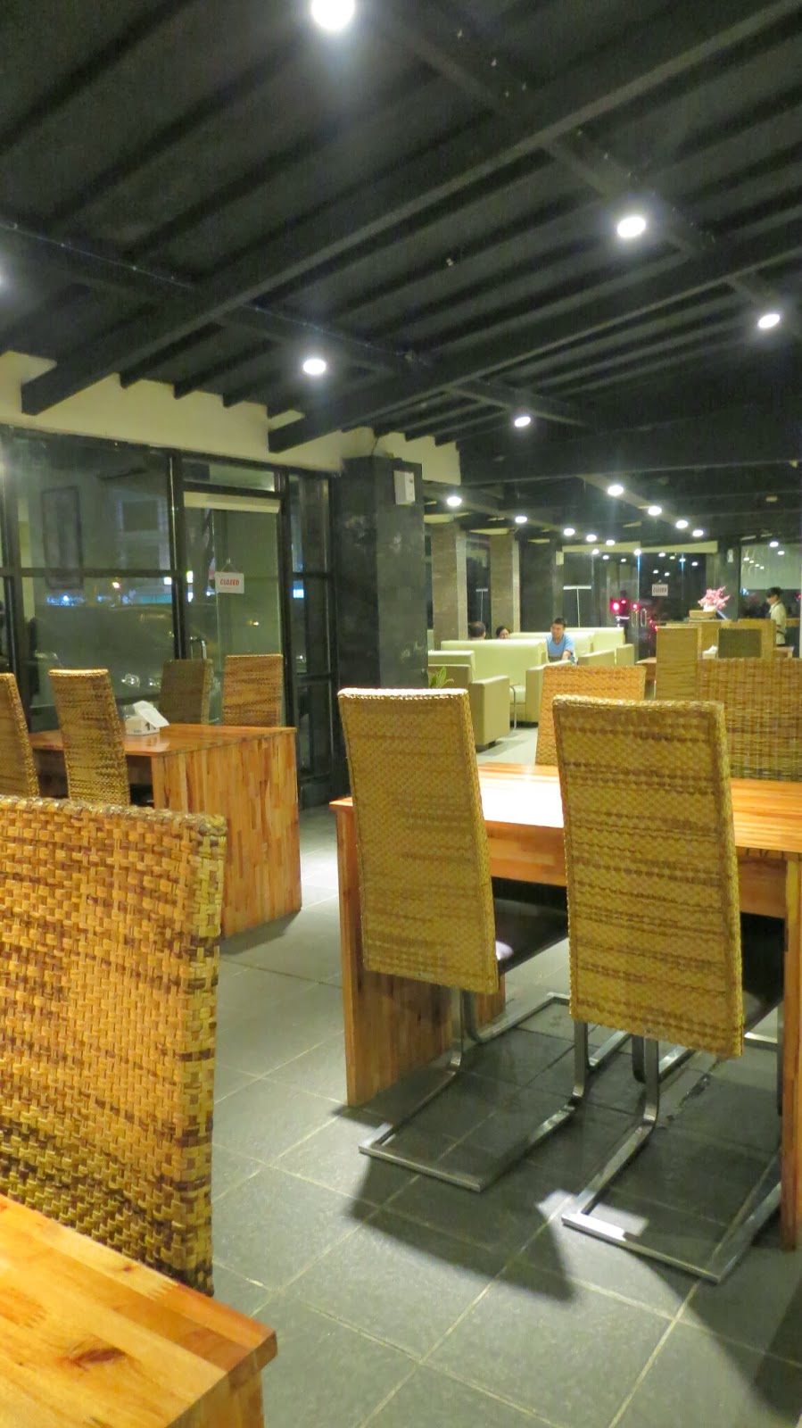 Surabaya Food Stalls & Restaurant: Amboja Bistro Diponegoro