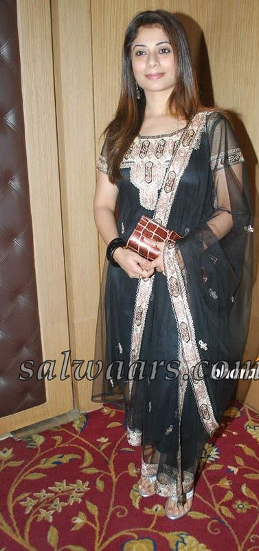 Mahi Vij in Black Salwar kameez - Indian Dresses