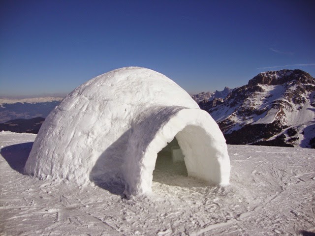 UNIVERSAL MOOD : Le Foto. IGLOO e INTERNO DI IGLOO (Inuit)