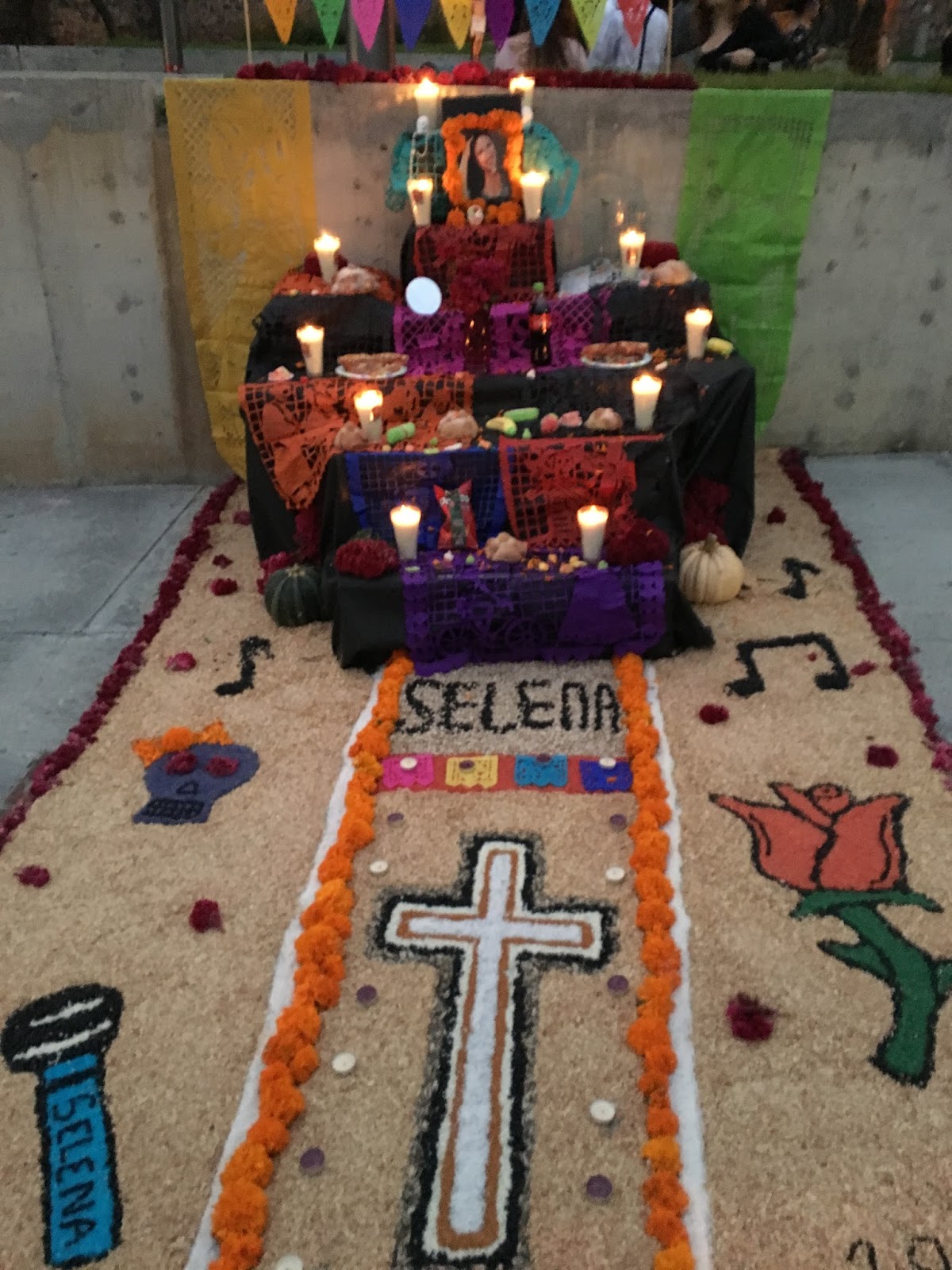 Comunicologos en Acción: Altar de Muertos (Selena -Comunicación 102)
