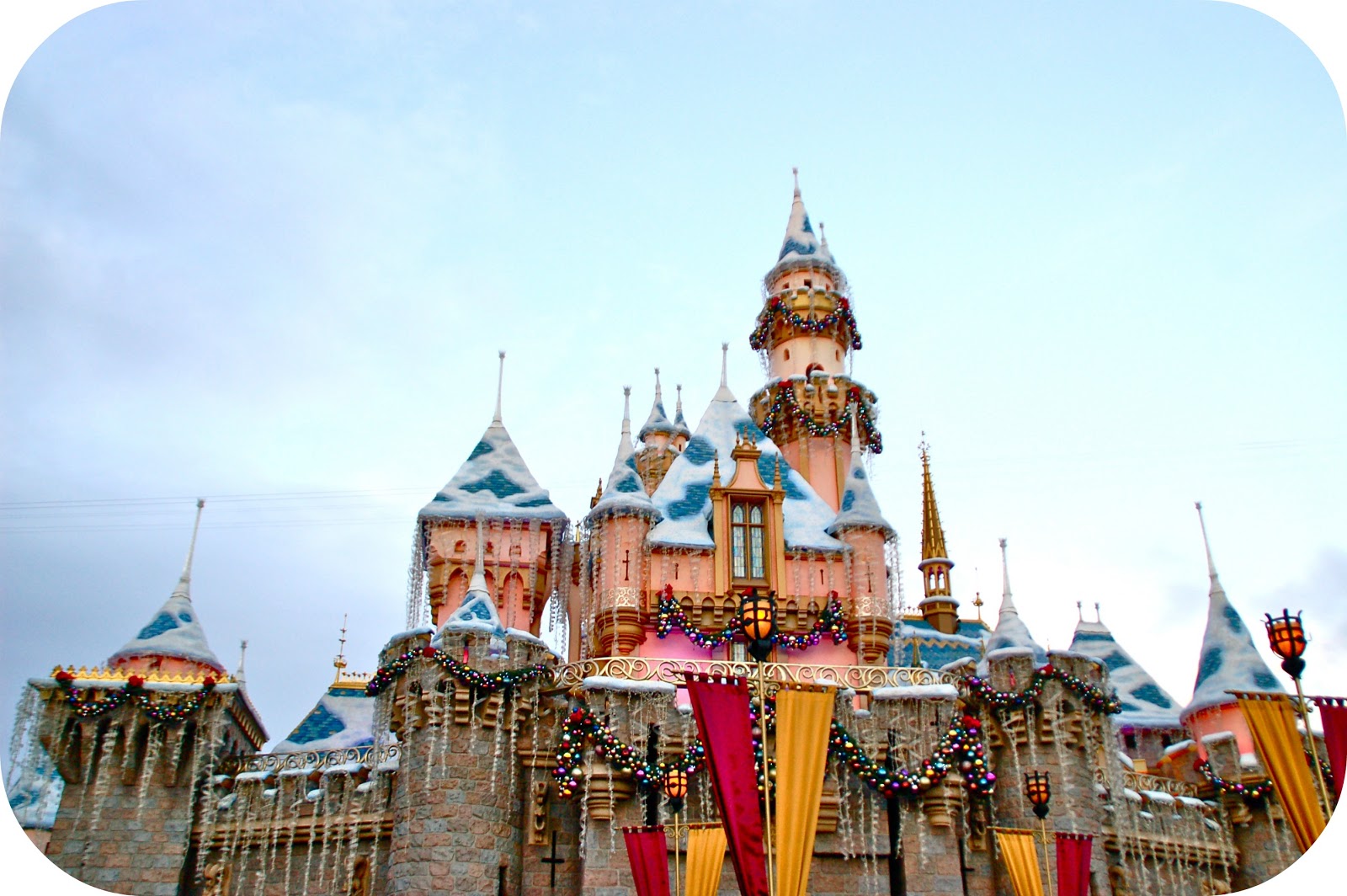 Disney Sisters: Santa Claus Is Coming Disneyland