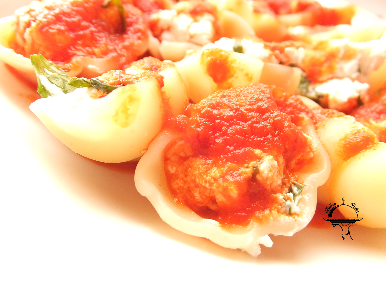 Bunatati de prin lume adunate: Paste scoici umplute cu branza