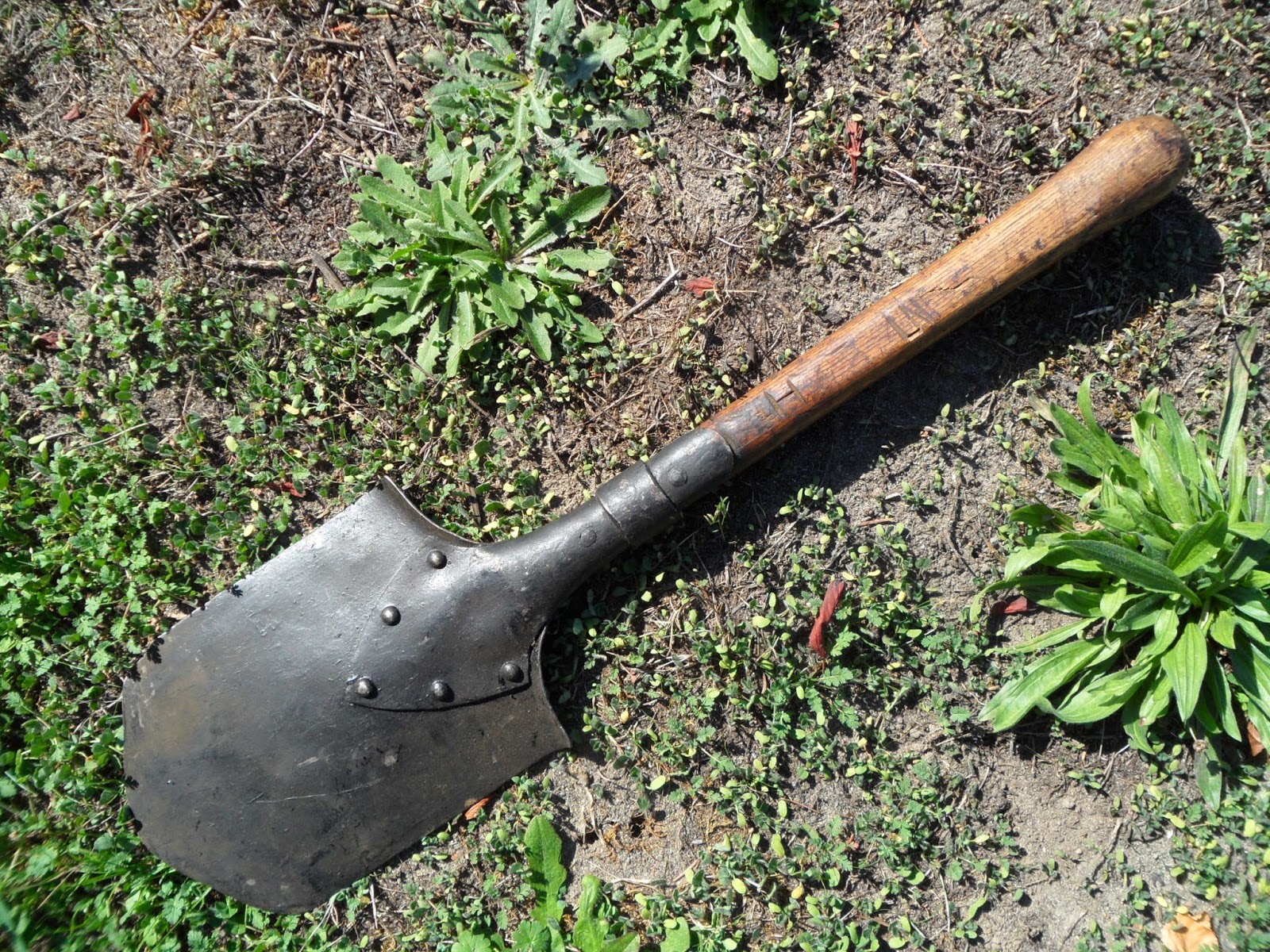 Four Bees: Austro-Hungarian WW1 Trench Spade, Model 1910, Austria - Hungary