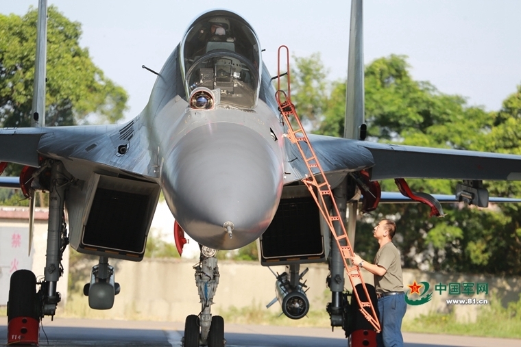 China Defense Blog: AUEODS NAVFLIR combined targeting pods makes its ...