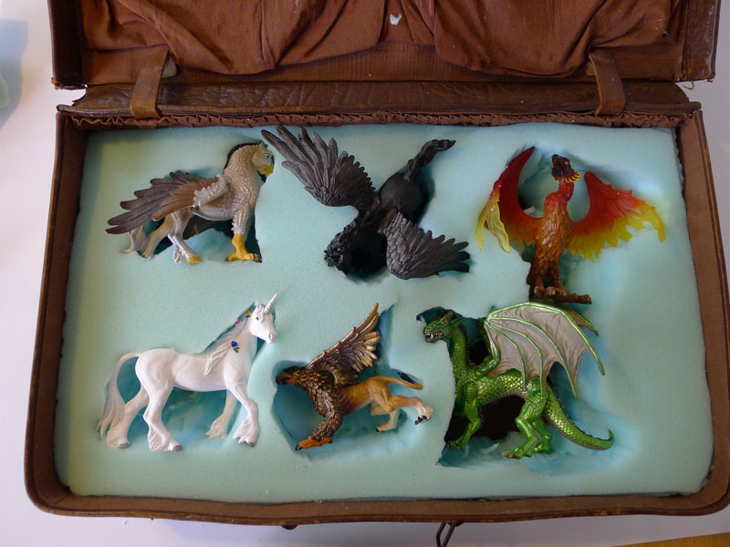 Pieces by Polly: How to Make Newt Scamander's Magical Case