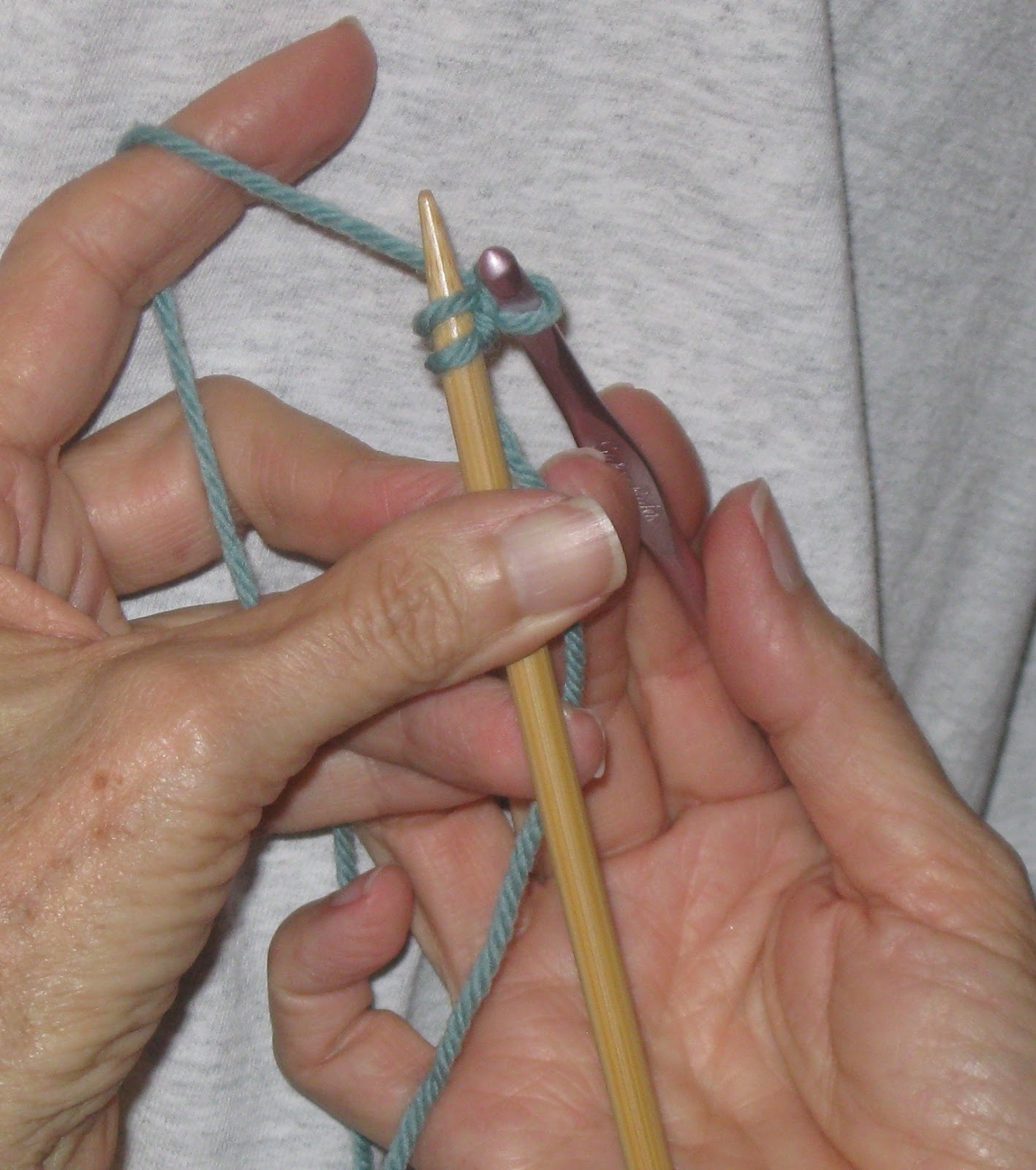 Kiwi Knits: A Picture Tutorial for Chain Cast On