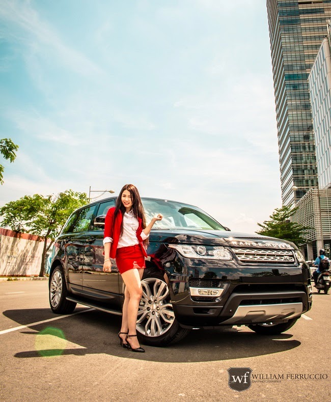 Rebellion office girl poses with Range Rover Sport | Carsfresh