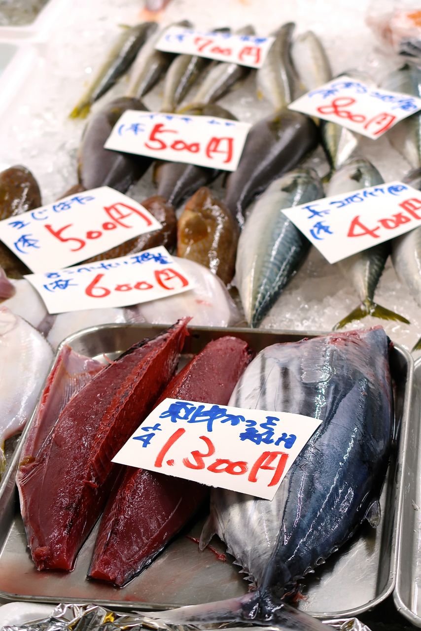 Scrumpdillyicious: The Tsukiji Fish Market: A Tokyo Seafood Icon