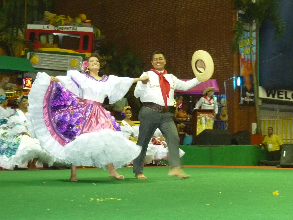 Turistica en el Mundo: BAILANDO EL BAMBUCO