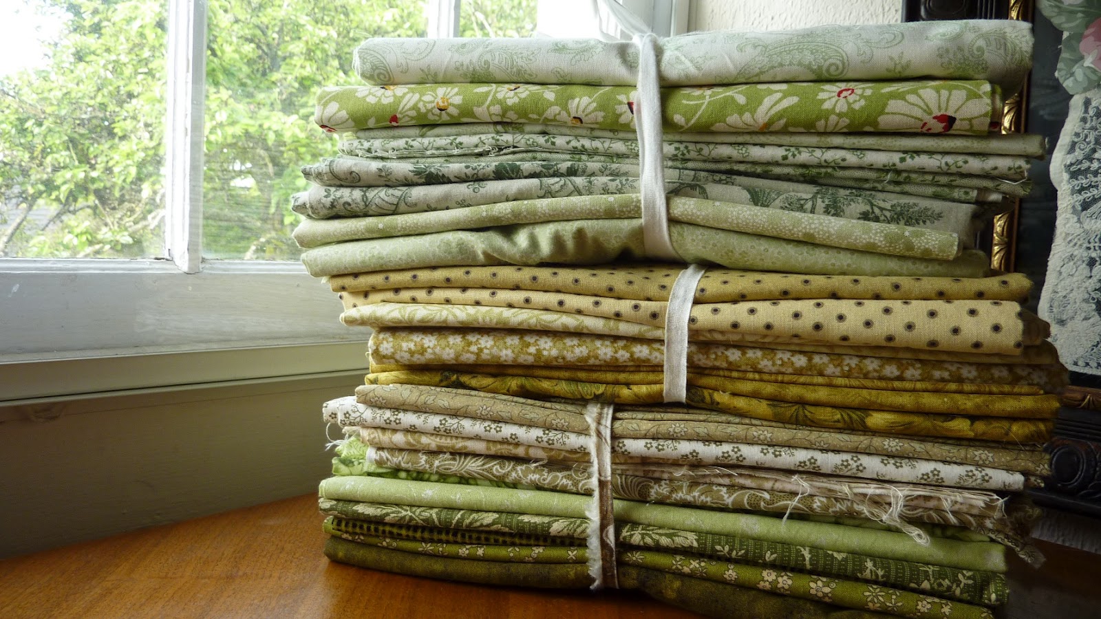 Busy Bee No. 16: The Stash: Making sense of all that fabric