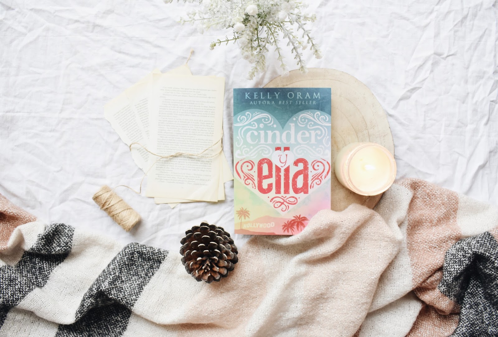 Another little book: CINDER Y ELLA, Kelly Oram