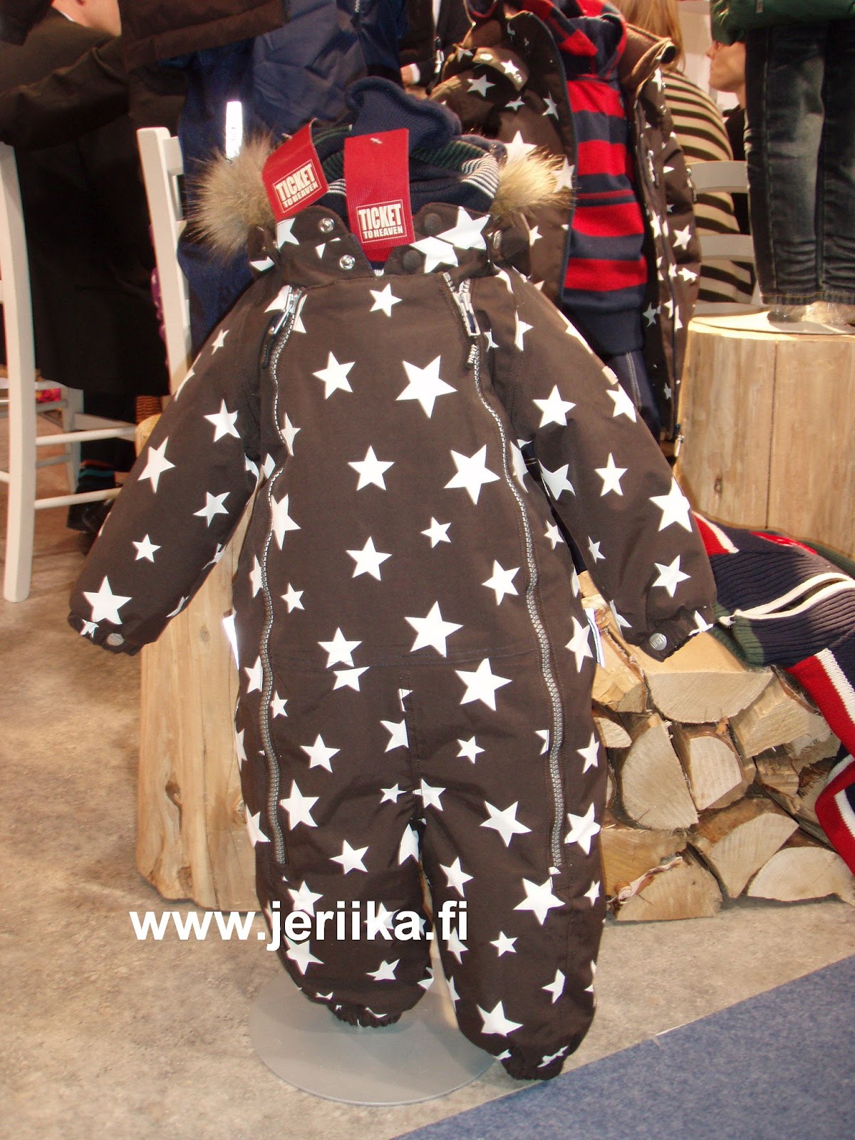 Jeriika - lastenvaatteet: Messumatkalla