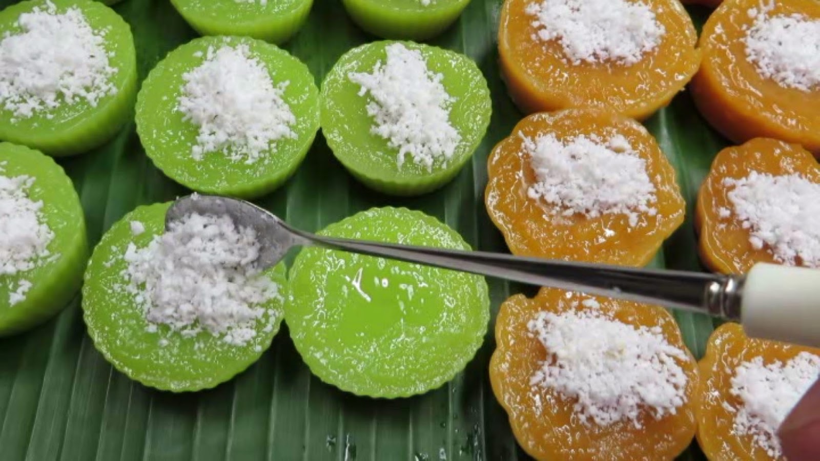 "Nette Cooking": "Pandan Kutsinta"