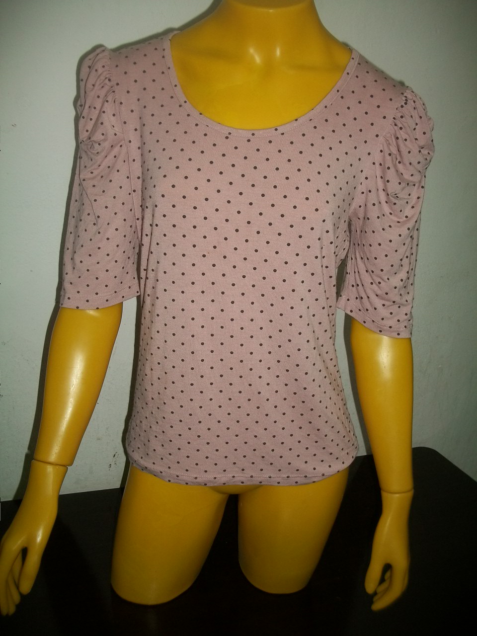 Brechó Passado Moderno: 084 - Blusa rosa com bolinhas