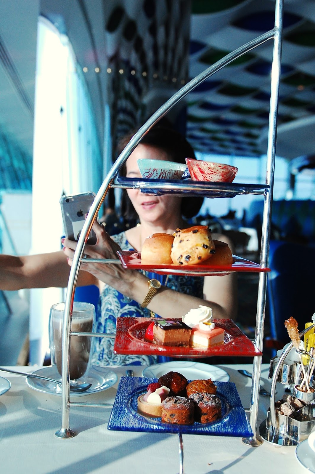 Gastronomic (Mis)Adventures : The Most Expensive High Tea at the Burj ...