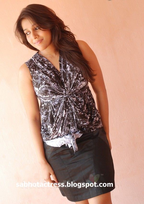 Bhavana Actress Hot: Rashmi Gautam Hot Navel And Armpit Show in Saree ...