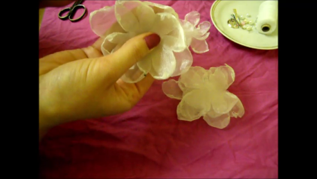 the crafty girl: DIY - How to make organza flower