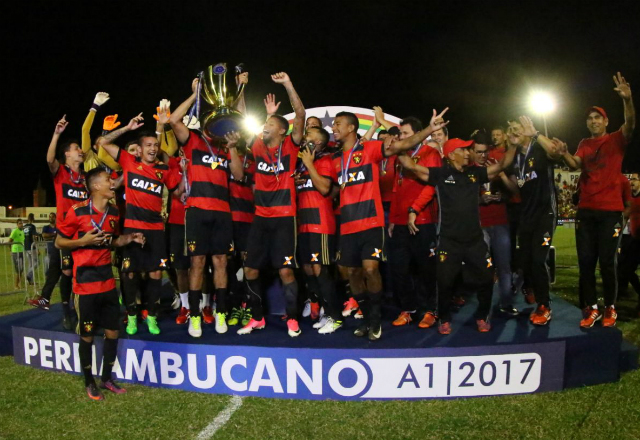 OPINIÃO TRIUNFO: PERNANBUCO É RUBRO NEGRO... PELO SPORT TUDO!