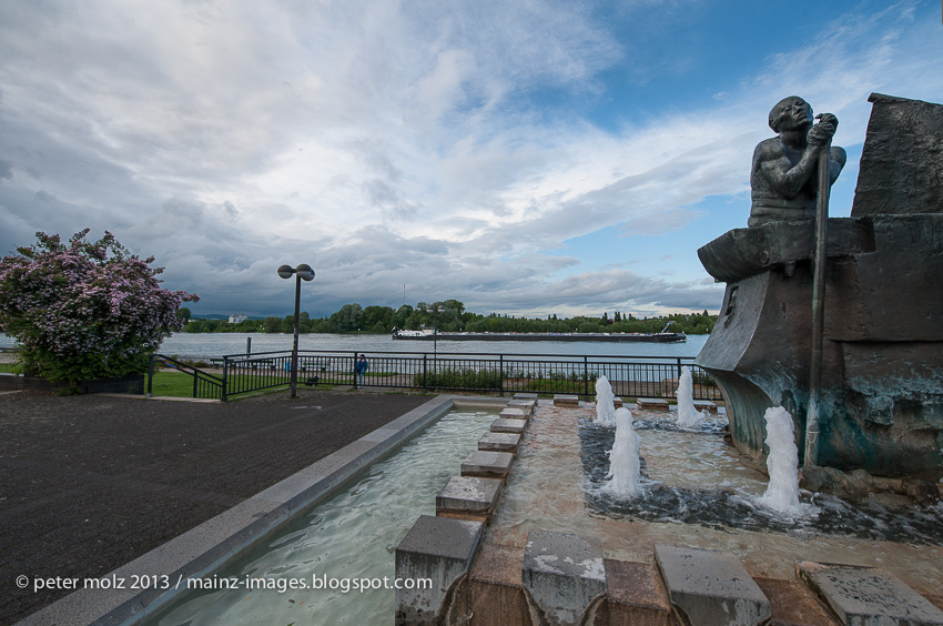 Mainz-Images: Spaziergang am Rheinufer