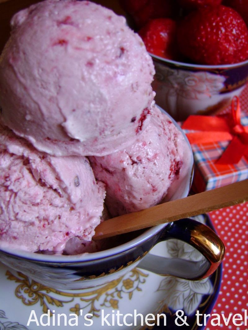 Adina's kitchen & travel: Inghetata de capsuni