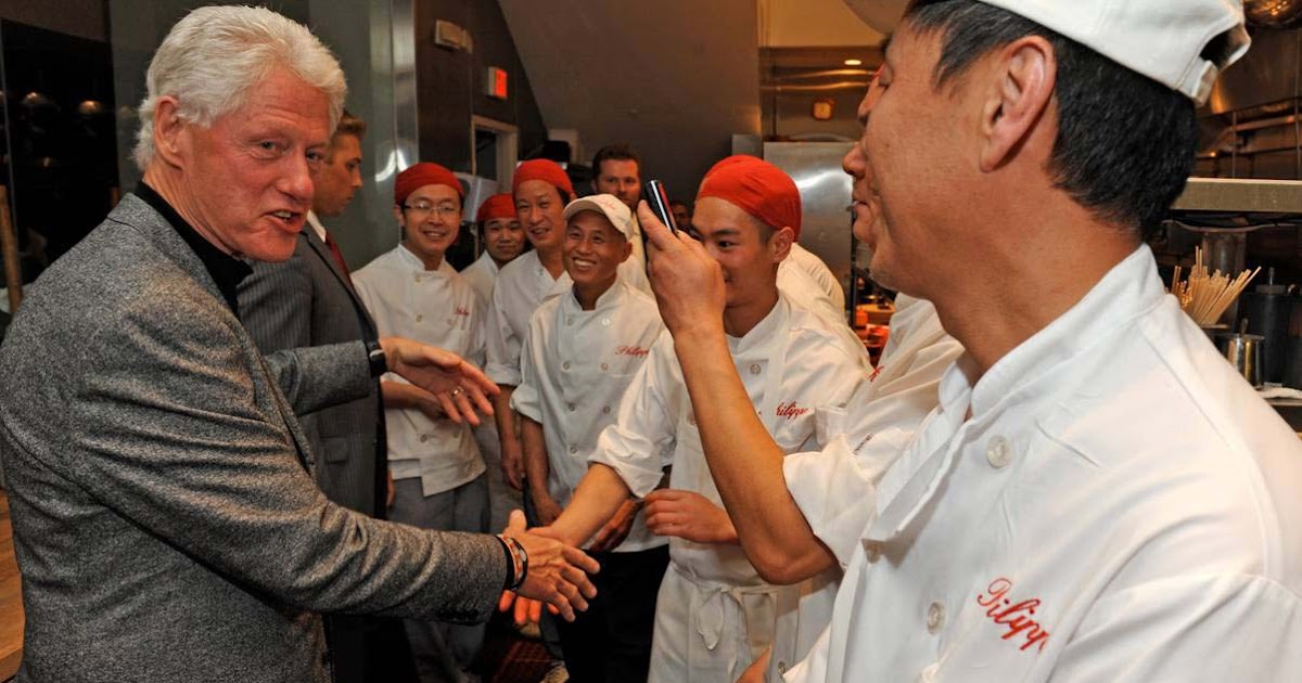 BILL CLINTON DINES AT PHILIPPE CHOW MIAMI