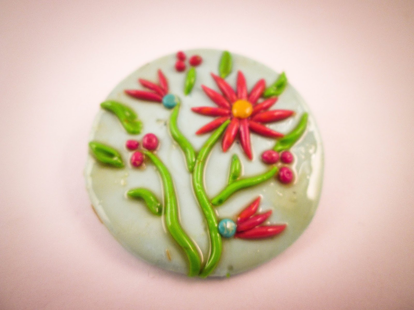 Indrani Handmade: Brose realizate manual cu multe flori