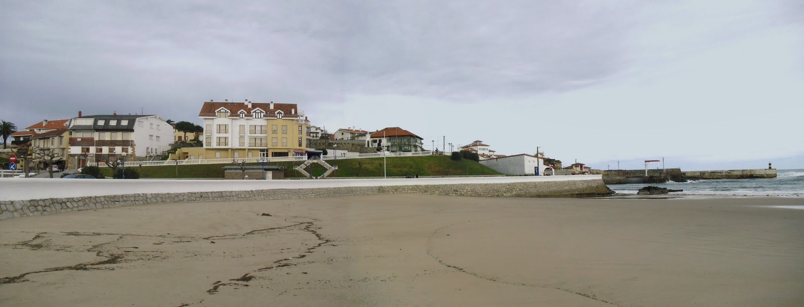 playas y paseos por la costa: PLAYA DE COMILLAS