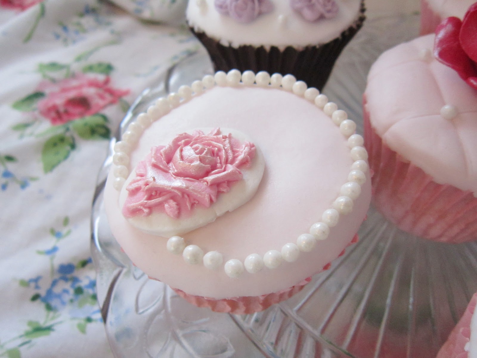 Shabby Chic Cupcakes from Lady of Vintage Bakery ♥ - Victoria's Vintage ...