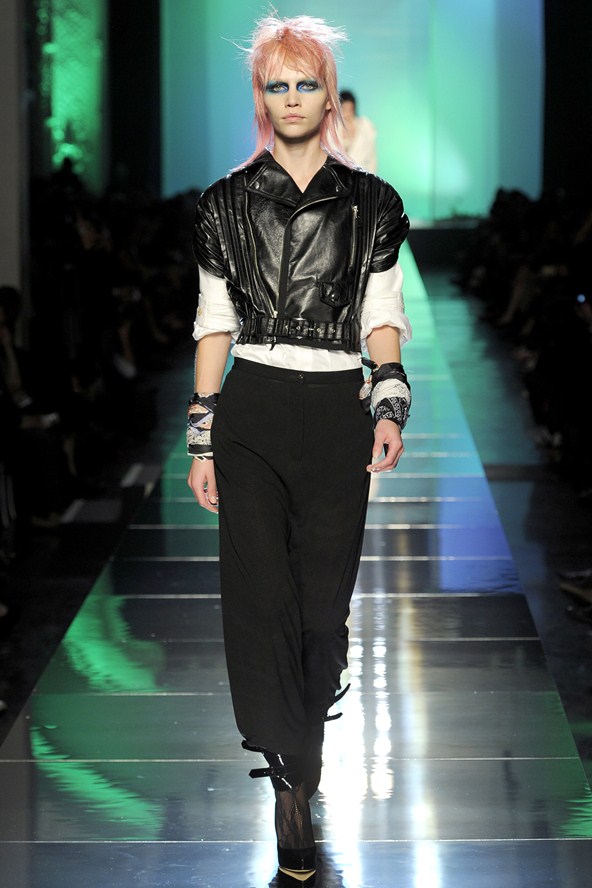 Altius Online: Androgyny: Girl meets boy