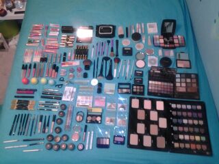 the wild chrysanthemum: Huge makeup collection