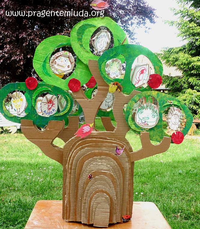 Meio Ambiente - Árvore com reciclagem de papelão | Pra Gente Miúda