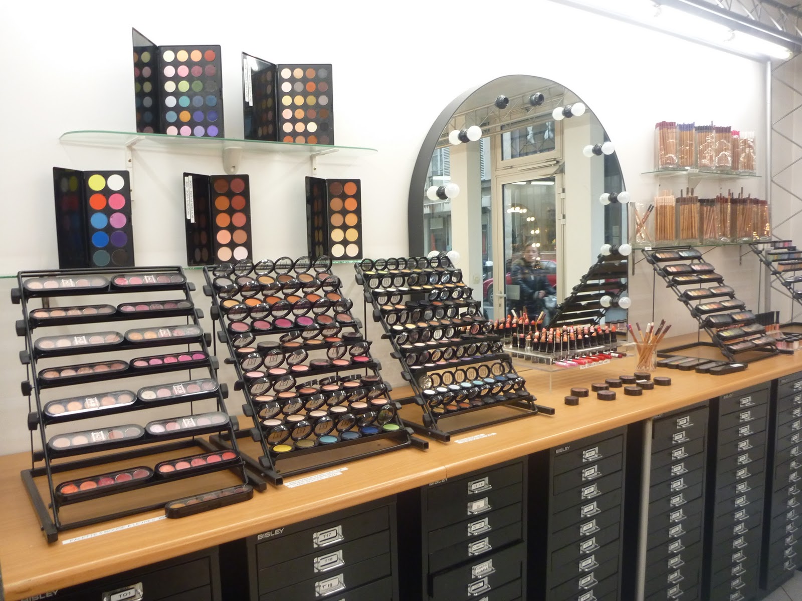 Shine Sparkle Smile: Make-Up Atelier Paris: Professional Makeup Divine