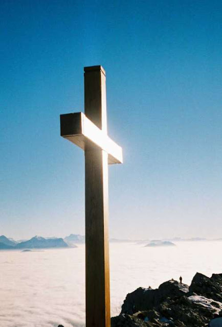 Famille EGGER: LA CROIX, signe de mort et de vie