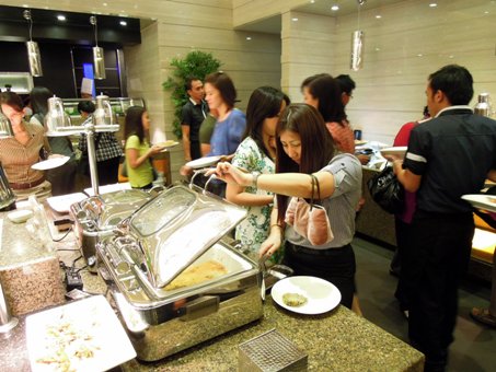 the seasoned first timer: Pig Out Day at Buffet 101