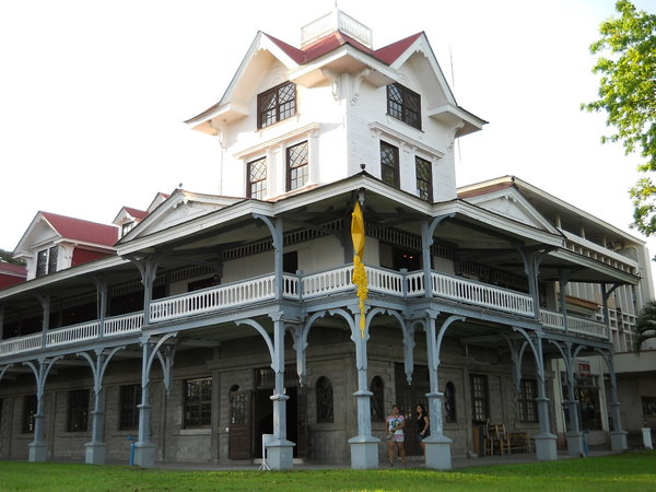 We Put Pictures Into Reality: Tour @ Silliman University, Dumaguete City