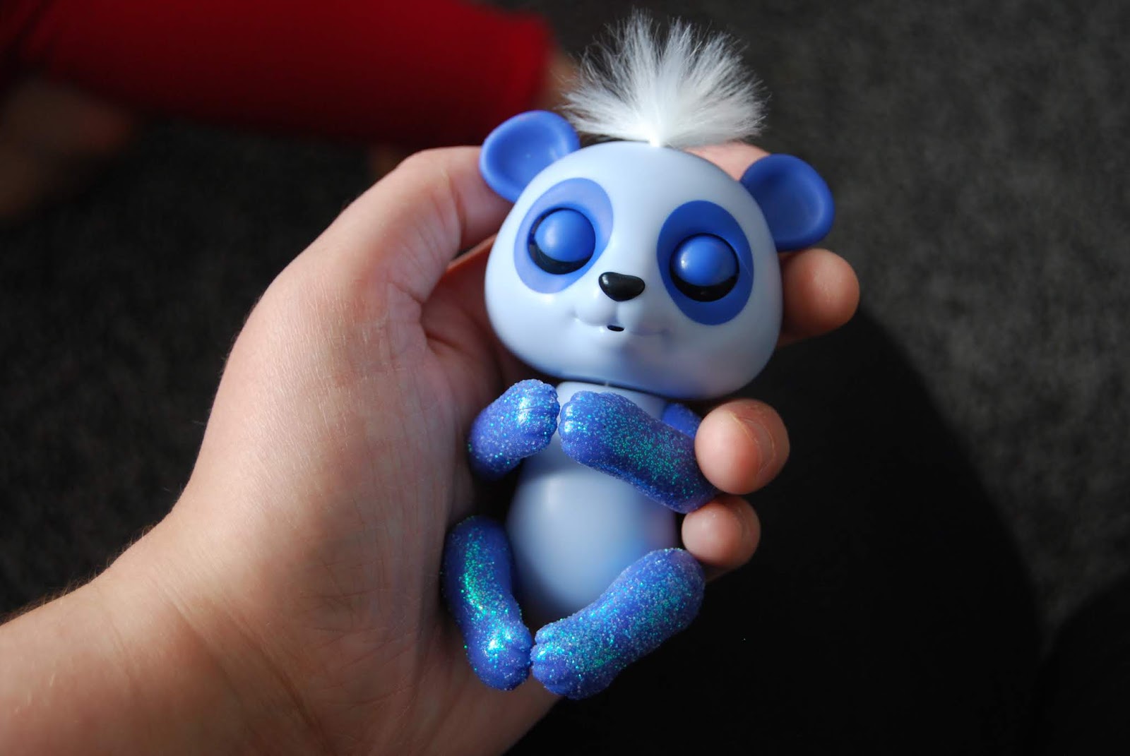 Chic Geek Diary: Fingerlings Glitter Pandas - Review & Giveaway