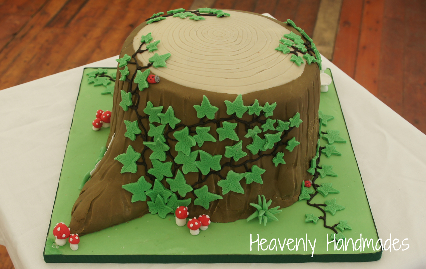 Heavenly Handmades: Woodland Wonderland Tree Stump Wedding Cake