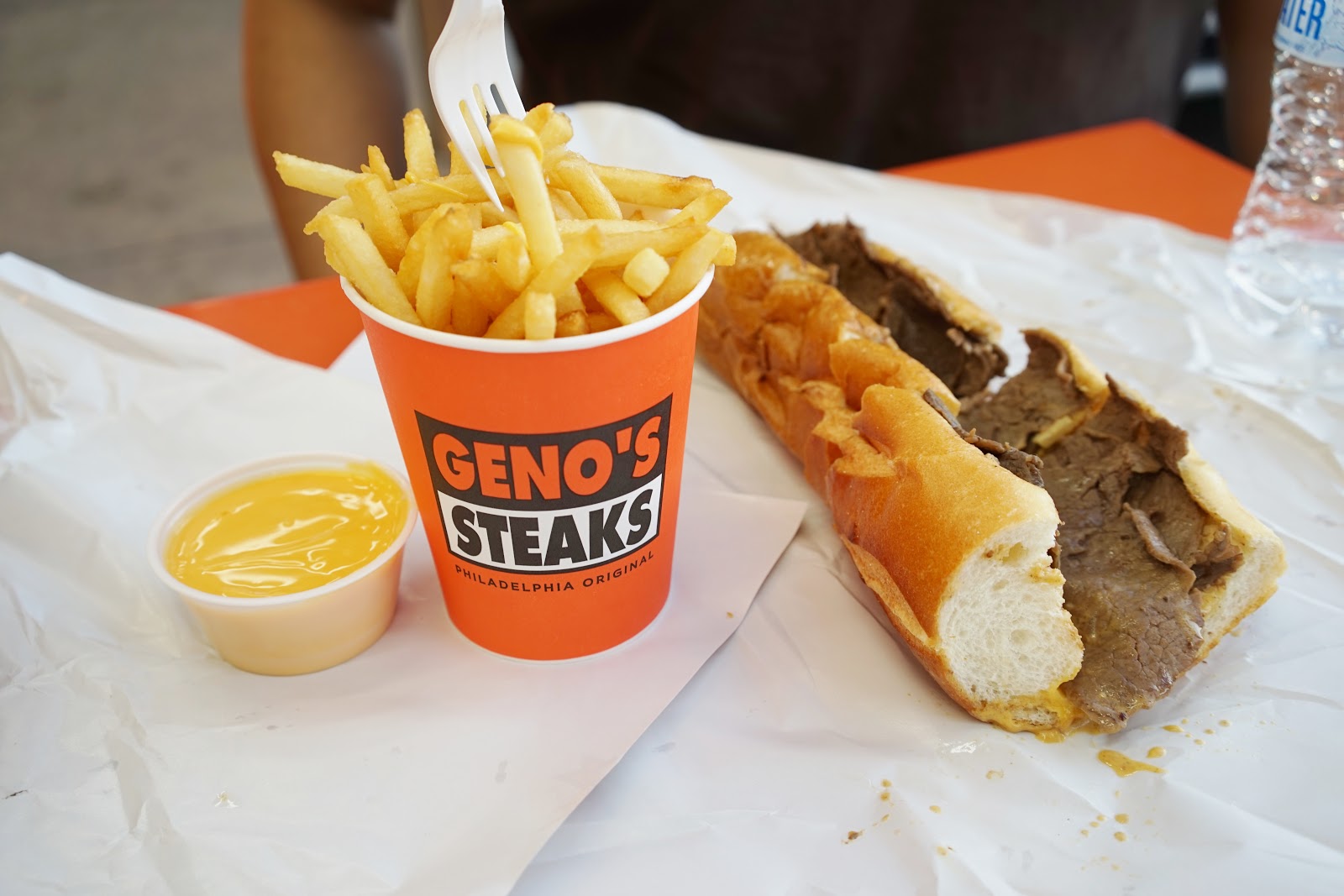 The Food Seeker: GENO'S STEAKS (PHILADELPHIA, PA)