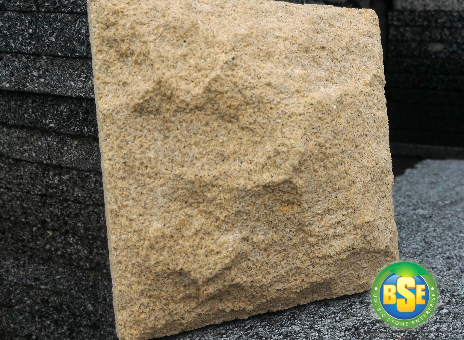 minimalis sesuai dengan tekstur batu alam yang cukup keras dan padat ...